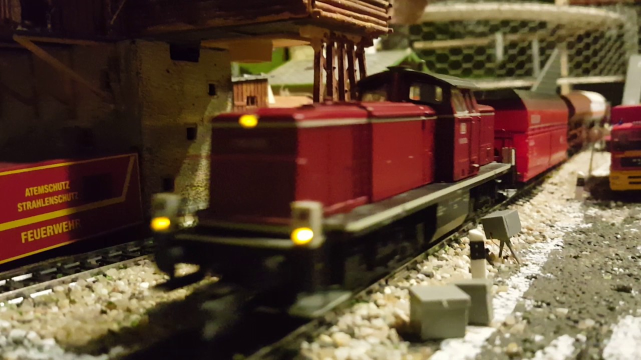 Märklin 37903 mit Güterzug - YouTube