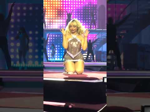 Sabrina Carpenter se hace viral x polémico baile 🥵