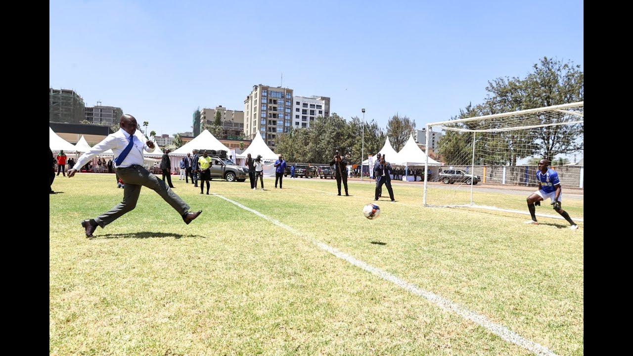 WATCH PRESIDENT RUTO PLAYING FOOTBALL WITH NATIONAL POLICE SERVICE ...