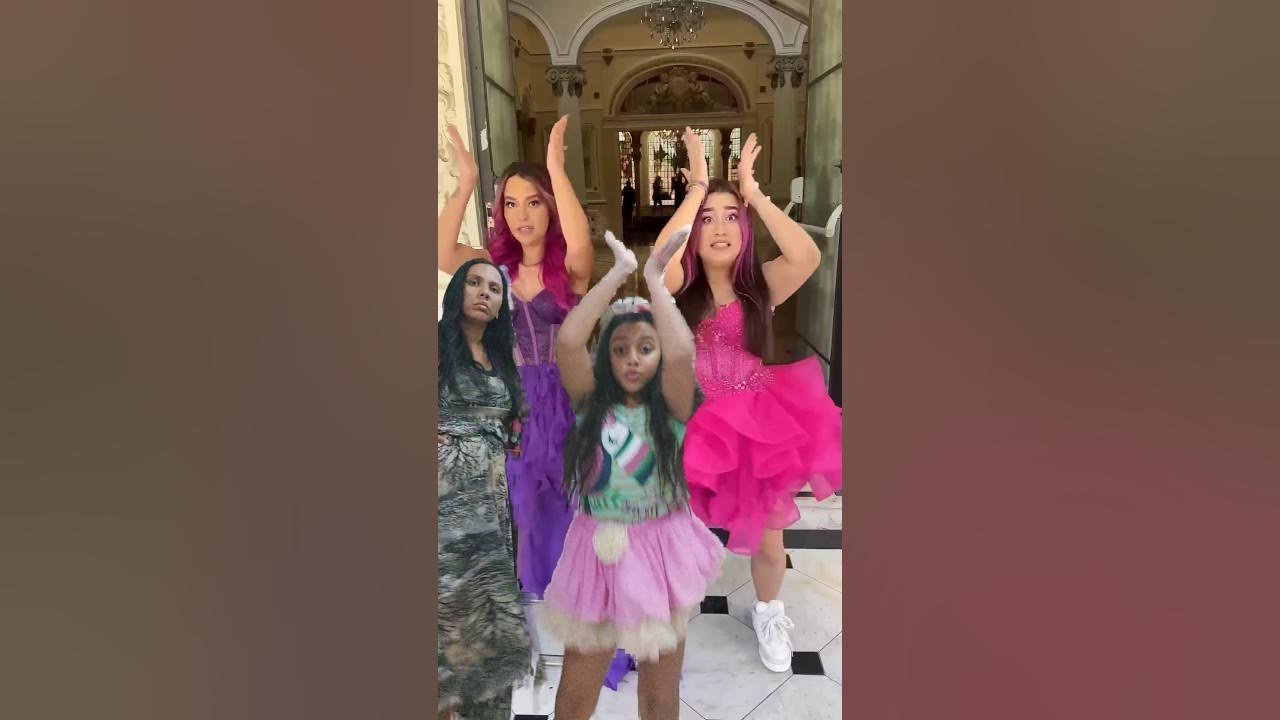 DANCINHA EMILLY VICK E KATLEN *Duas Princesas By Yanna Saphira - YouTube