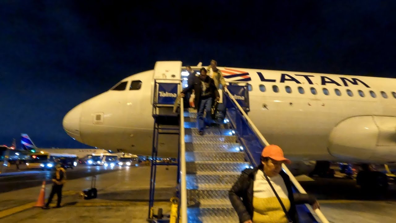 Landing | Lima | LATAM Perú | Airbus A320 - YouTube
