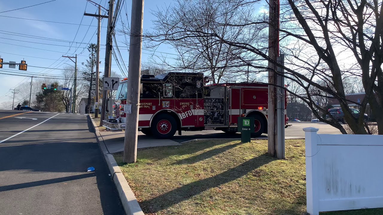 Bridgeport, CT Engine 10 responding/arriving at a 2nd Alarm structure ...