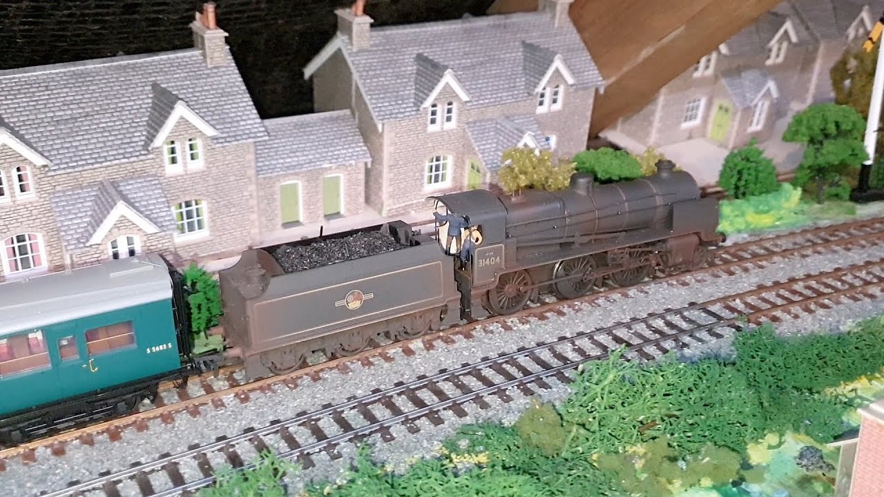 Southern Region DCC-sound locos on my OO gauge layout. - YouTube