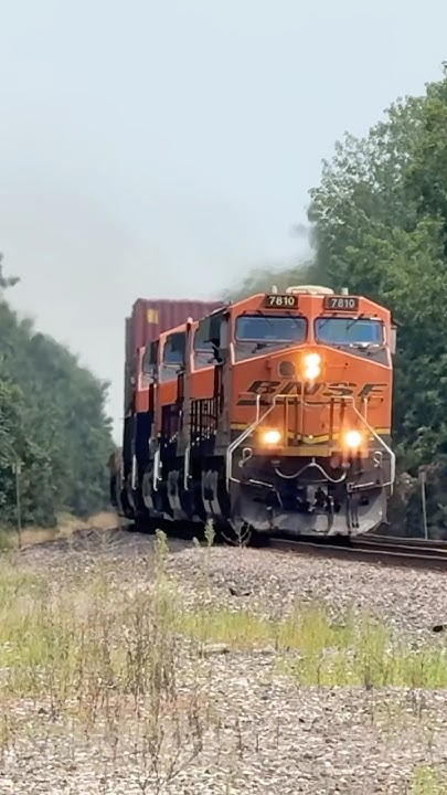 Slow moving BNSF Stack train! #train #bnsfrailway #bnsftrains #bnsf - YouTube