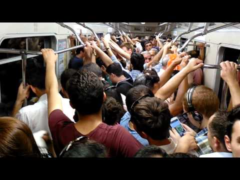 11.08.2015 - Metro dayanıb. Ürəyi sıxılan var.