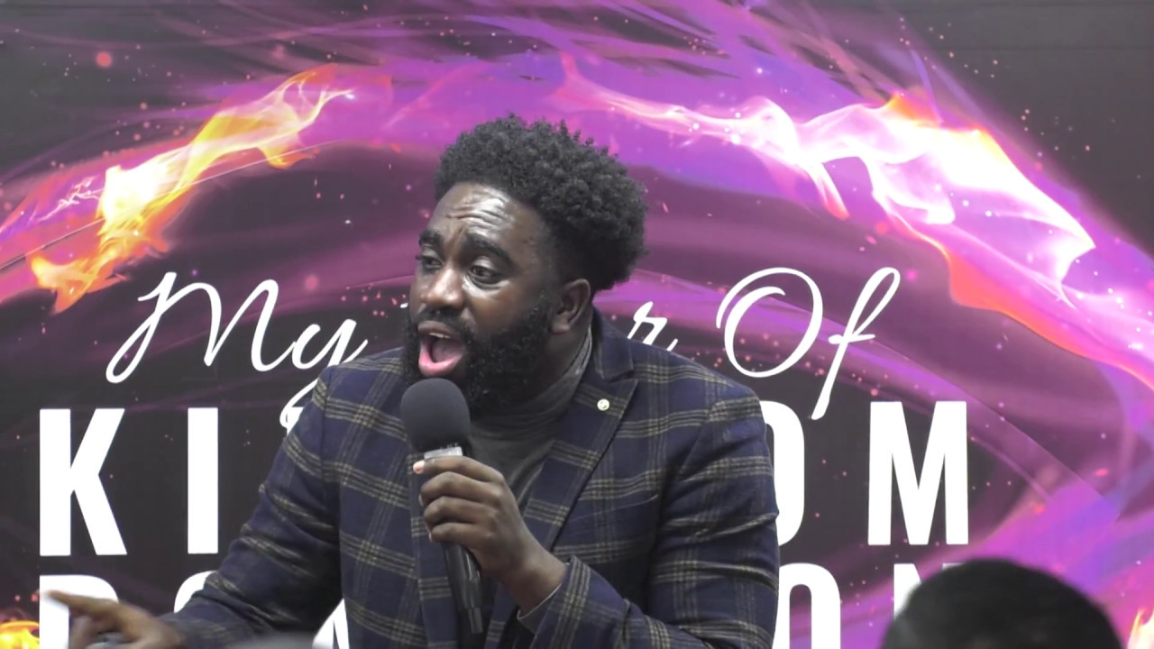 'Emmanuel Smith Live Worship Medley at FLCC' - YouTube