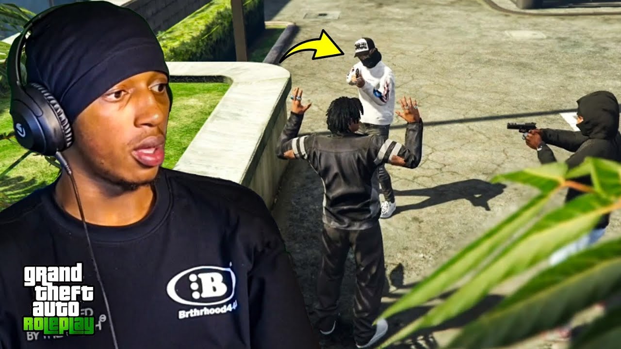 I GOT ROBBED IN GTA RP... - YouTube