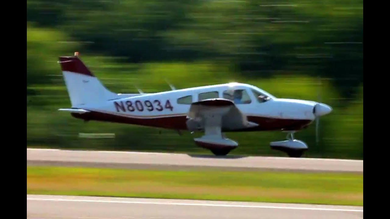 Piper PA-28 Cherokee Arrives at Robertson Field - YouTube