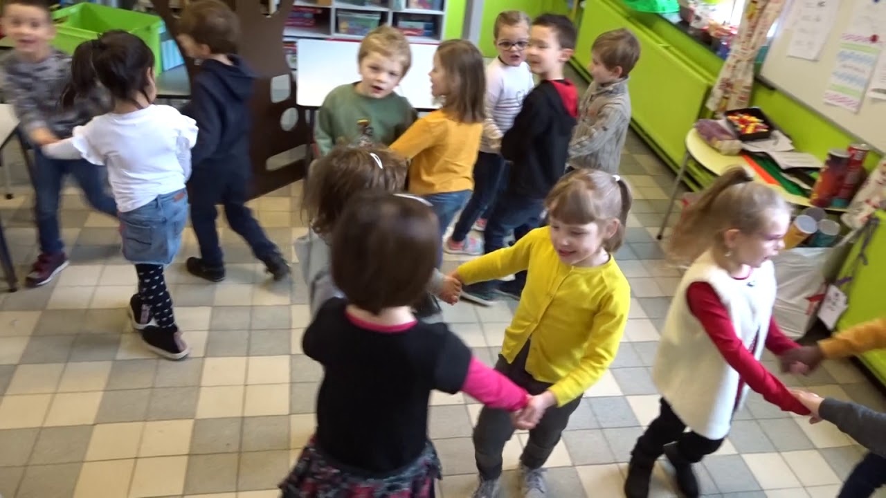 Quand on fait des crêpes chez nous. (Chant) - YouTube