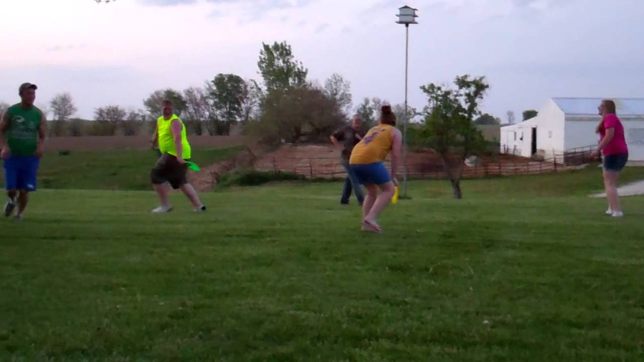 Full Contact Frisbee - YouTube