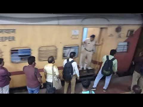 Train no 17411 Mumbai Kolhapur Mahalaxmi Express at Dadar Station. - YouTube