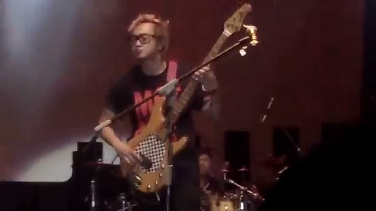 Thomas Ramdhan and Dewa Budjana (Gigi) Bass and Guitar solo - YouTube