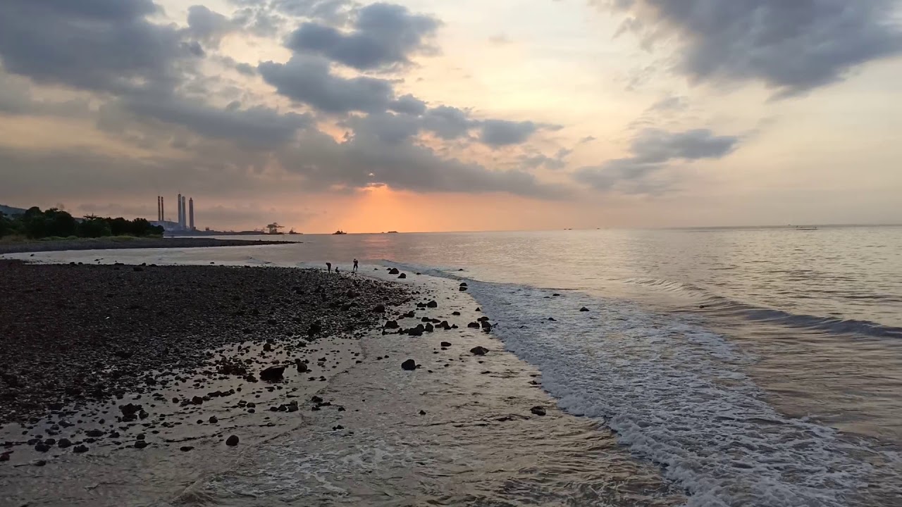 Suasana Sunset di Utama Raya 😌 #utamaraya #pantaicafe #banyuglugur ...