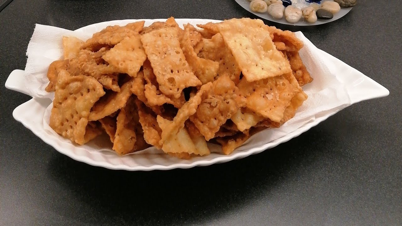 Easy & Fast Papri For Chaat in 4 Minutes - YouTube