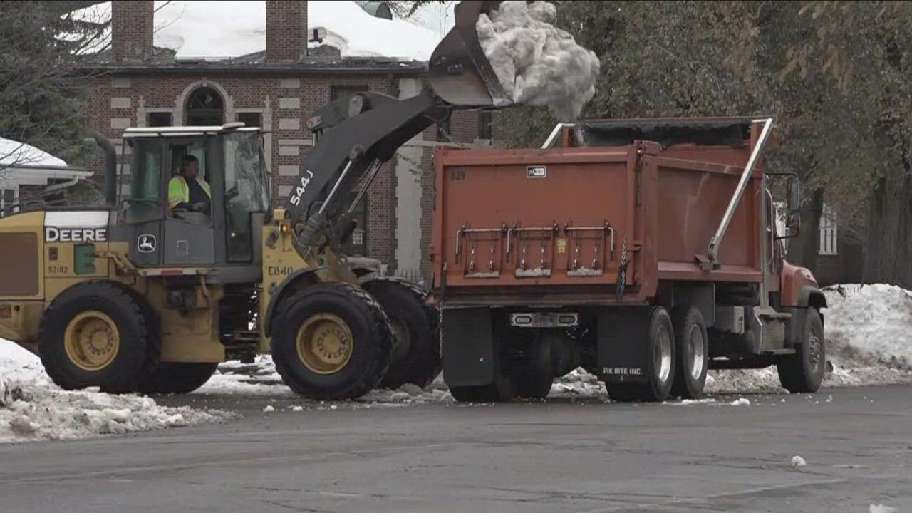 Buffalo Resumes Snow Removal Work - YouTube