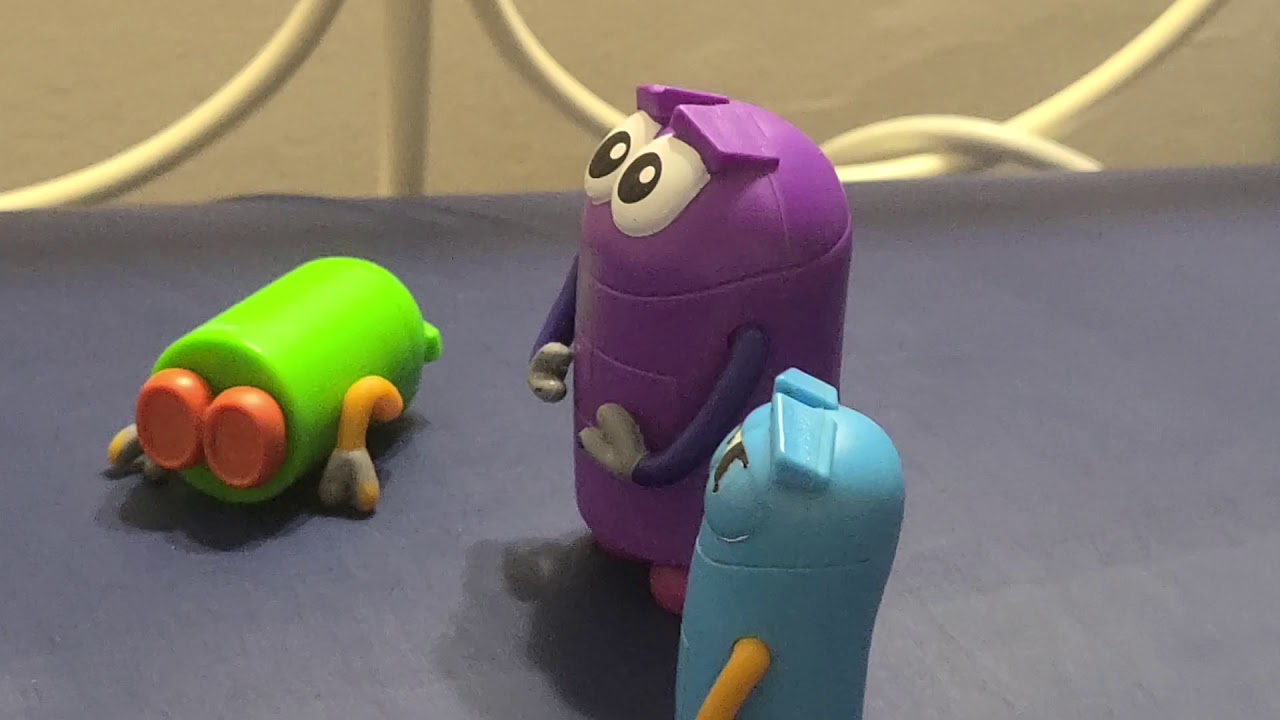 Beep gets hurt and cries for Bang to help her rubs her head her tummy ...