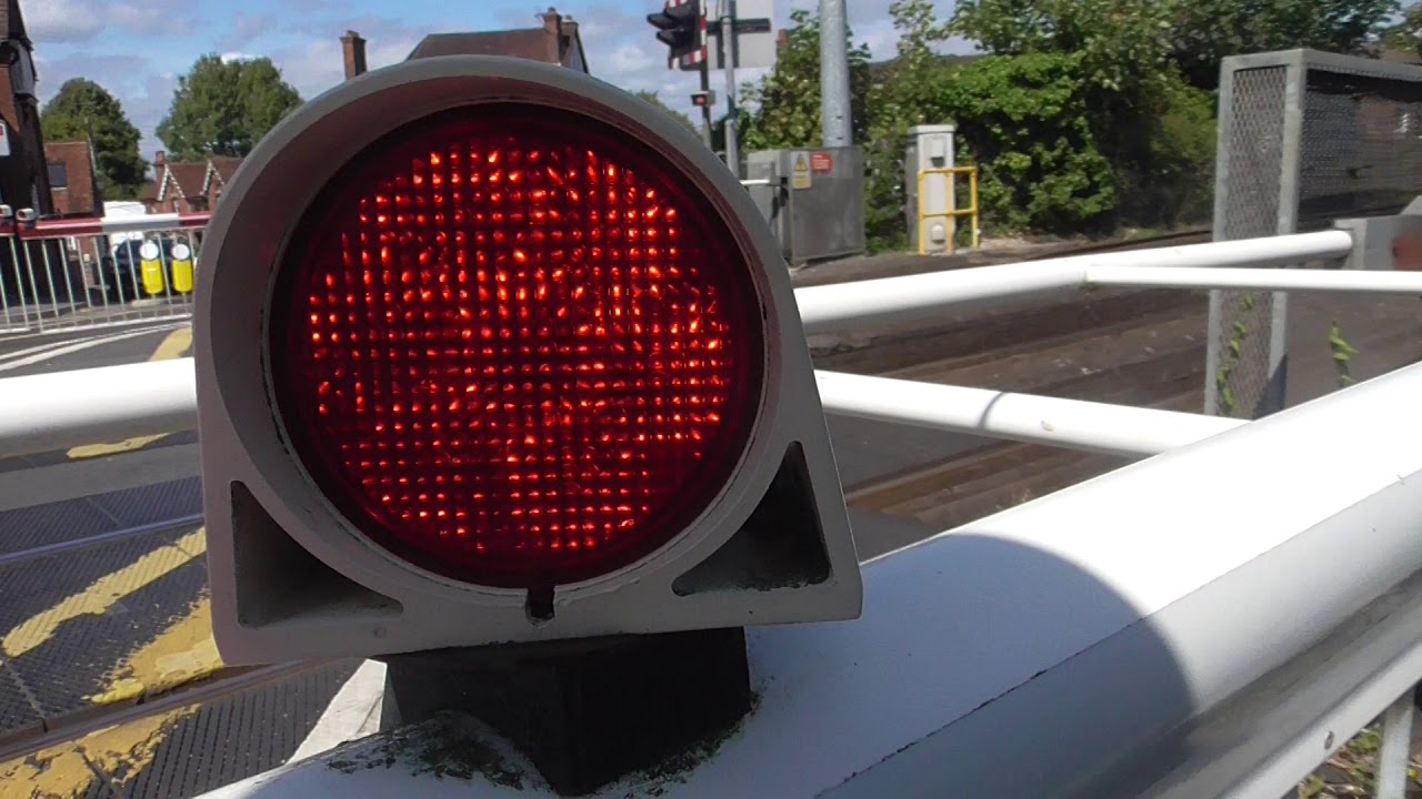 Brockenhurst Level Crossing on Lymington Road. - YouTube