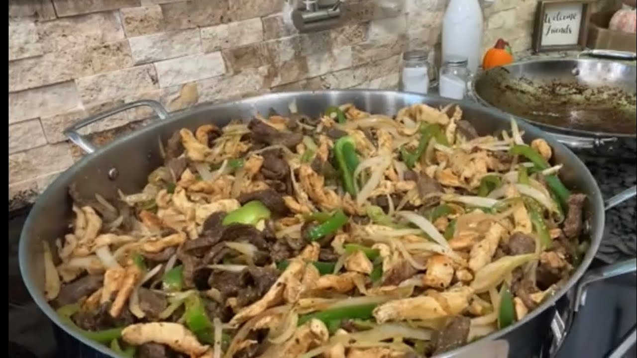 FAJITA DE RES Y POLLO CON CHILE MORRON Y CEBOLLA - YouTube