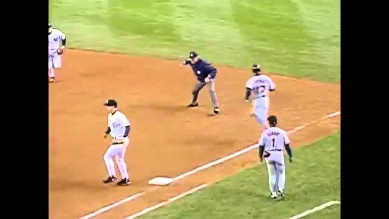 Derek Jeter with a amazing jump throw! (Vine #1) - YouTube