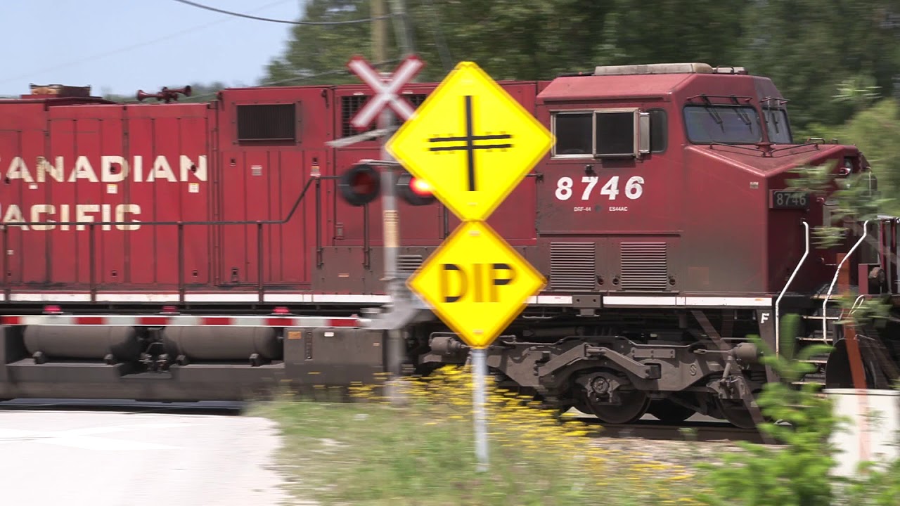 SP Trains #1484 CP Train #865 at Sumas Mountain Road, Abbotsford, BC ...