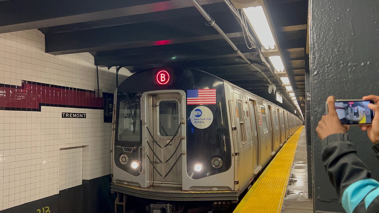 R160A-2 B train announcements 167th St and 170th Street - YouTube