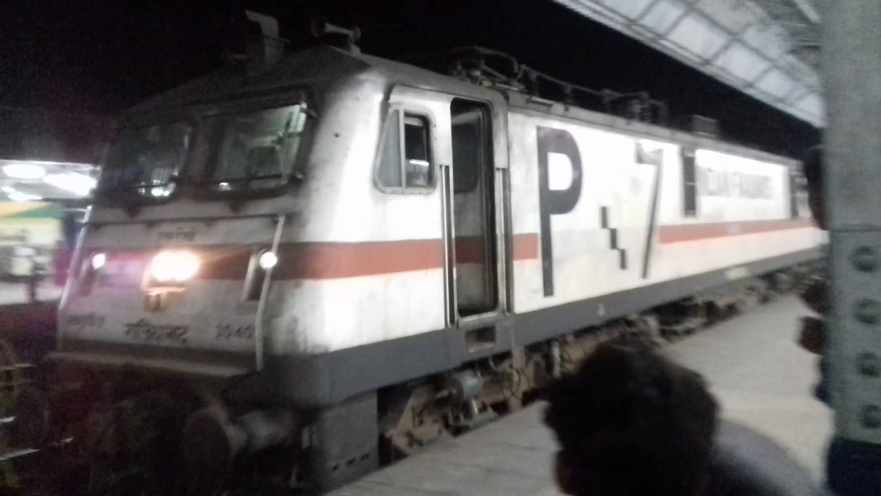 12190 Mahakaushal Express Arriving Agra Cantt. - YouTube