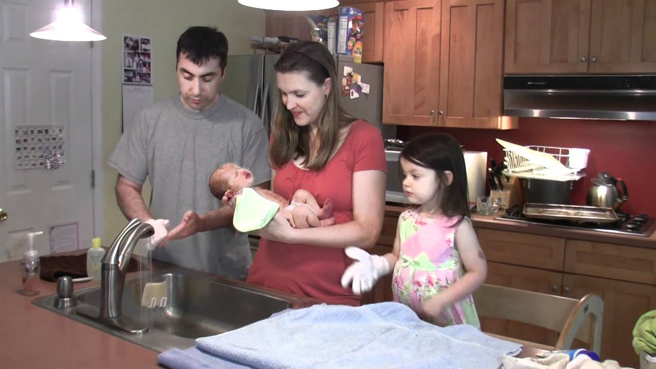 Baby Jack's 1st Bath - YouTube