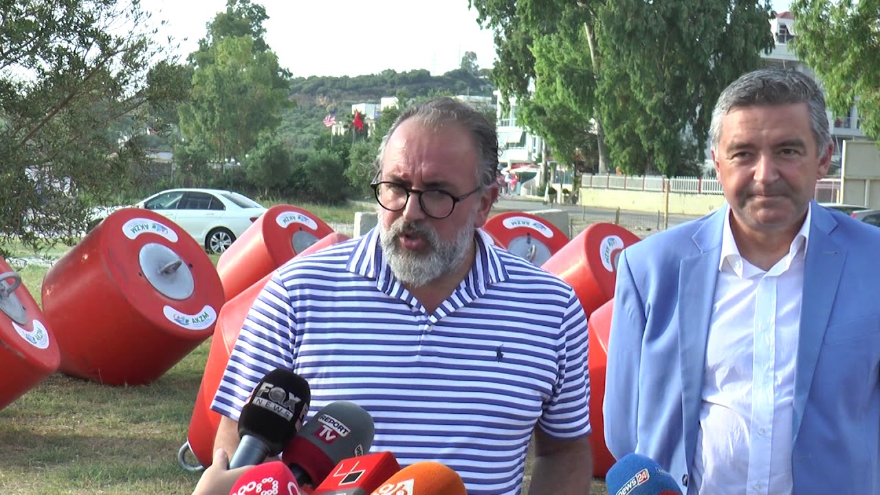 Vlorë hidhen në det 50 bova për ankorimin e anijeve përgjatë gjithë ...