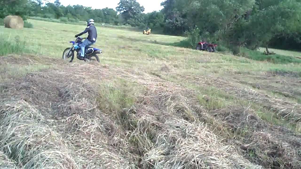 2001 YZ250F Small Jump - YouTube