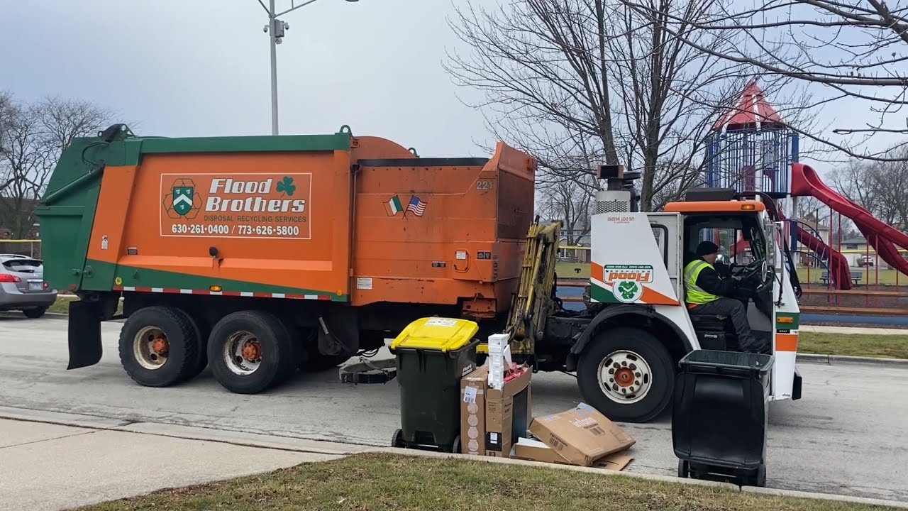 Flood Brothers 221 Mack LEU Heil Python on Post Christmas Recycling ...