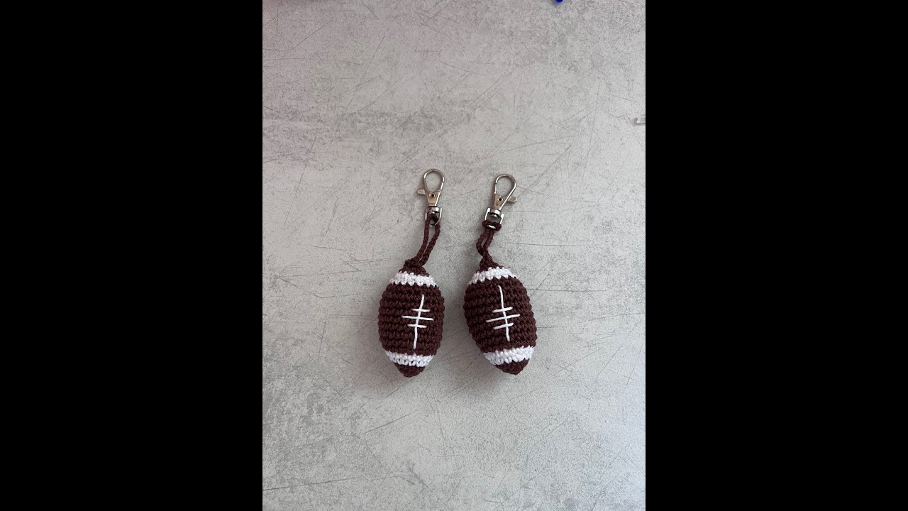 Tuto porte clé ballon de rugby au crochet @AlextitiaTutoCrochet - YouTube