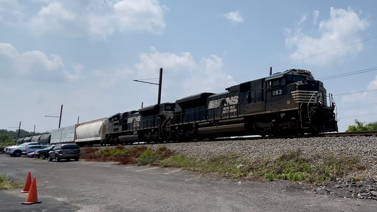 NS 1163 leads 24Z east through West Langhorne with double aces! - YouTube