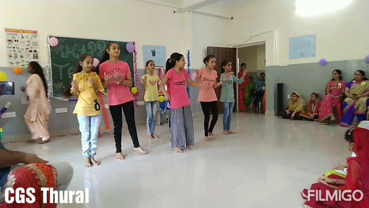 Group Dance of 7th class girls "Aankh Marey" - YouTube