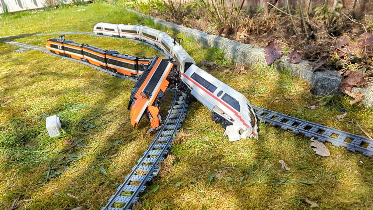 Lego DB ICE 3 and TGV high speed crossing train crash on long curves ...
