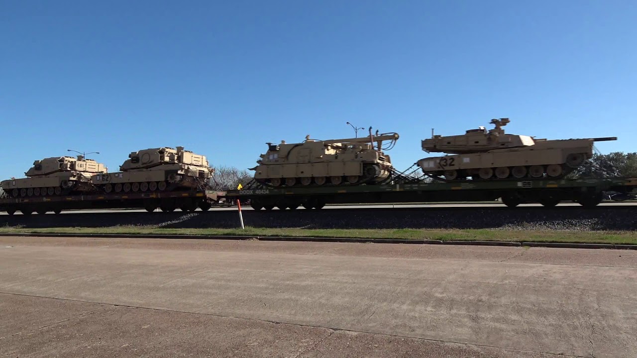 Union Pacific 8778 SD70ACe & 3031 SD70AH-T4 with packloads of vehicles ...