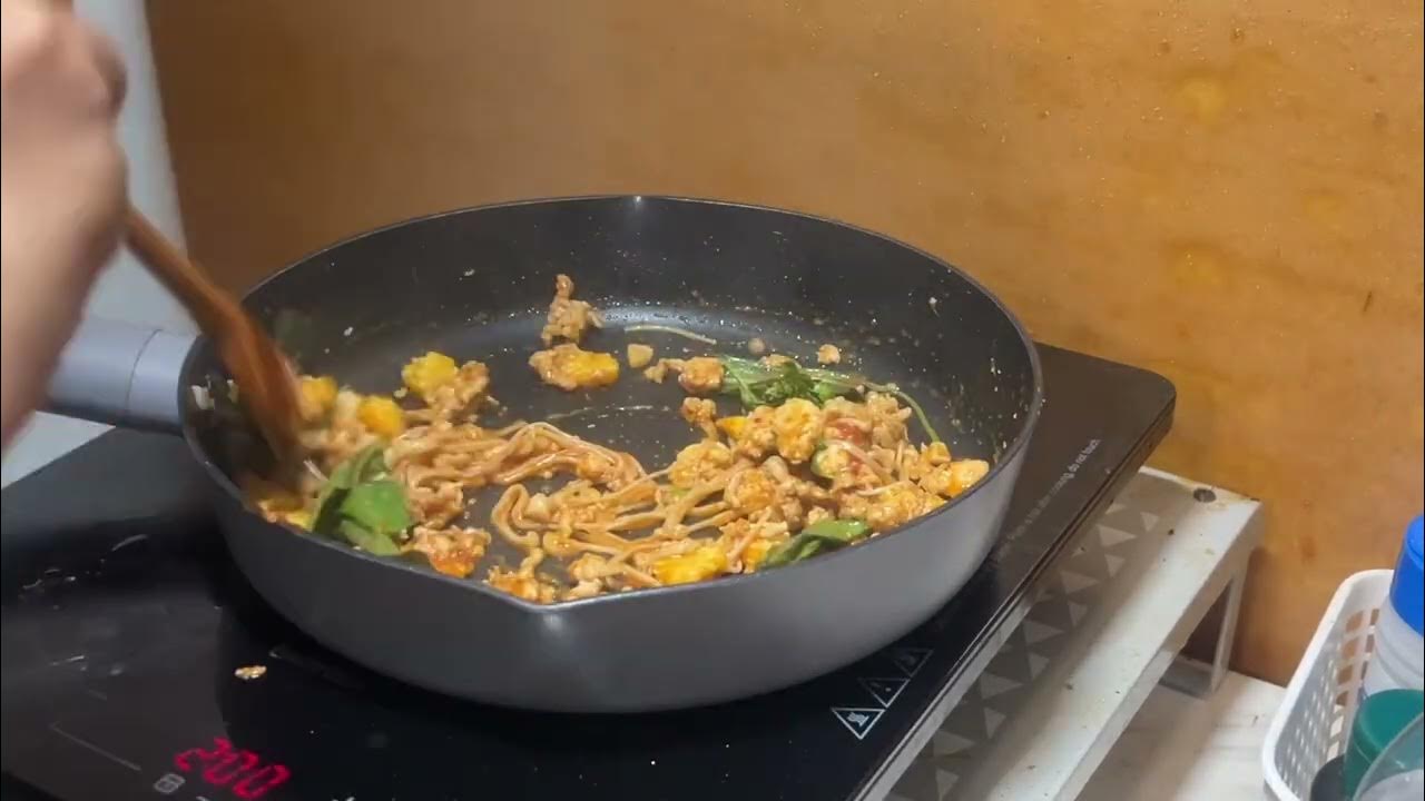 Cooking with MJ JOY : Thai Stir-fried Minced Pork with Curry Paste - YouTube