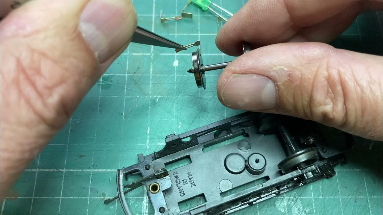 A cheap and easy way to make a DCC Track Tester - YouTube