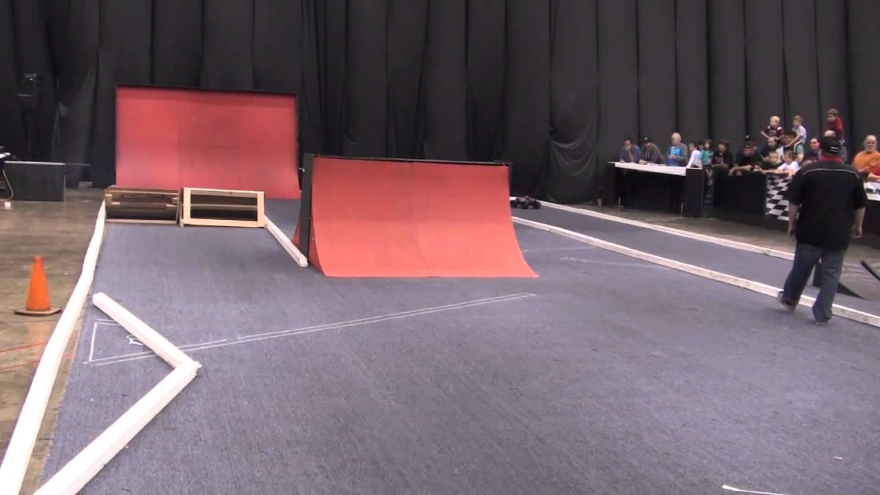 Big Squid RC iHobby Expo Demo 4 - YouTube