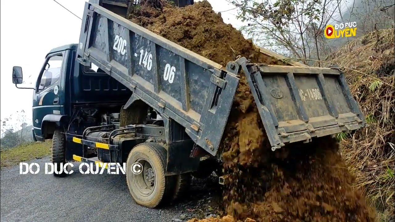 Máy xúc DX55 múc đất lên xe tải ben TMT 3.5 tấn Cửu Long chở đất đổ đất đắp lề đường 05-01-2024 ...