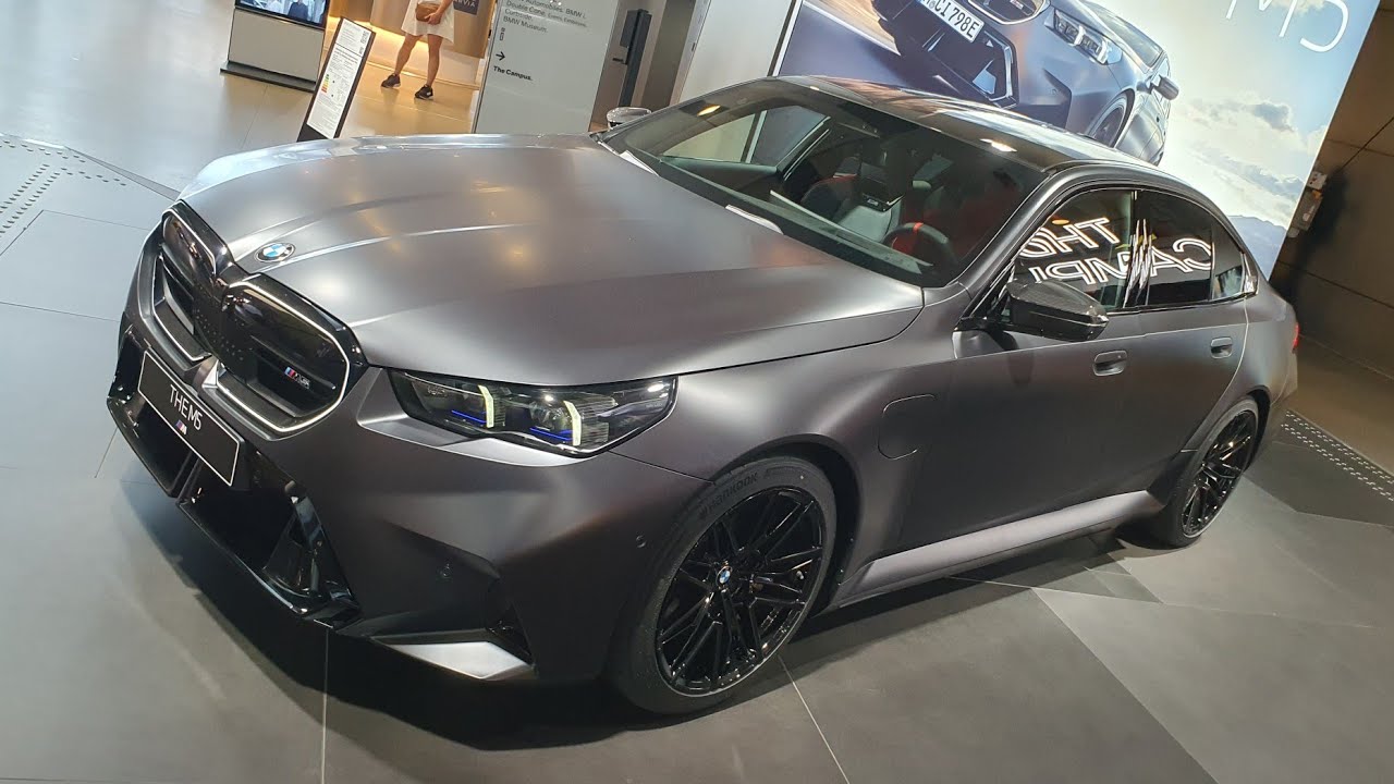 BMW M5 Limousine G90 - BMW Individual Frozen Deep Grey - YouTube
