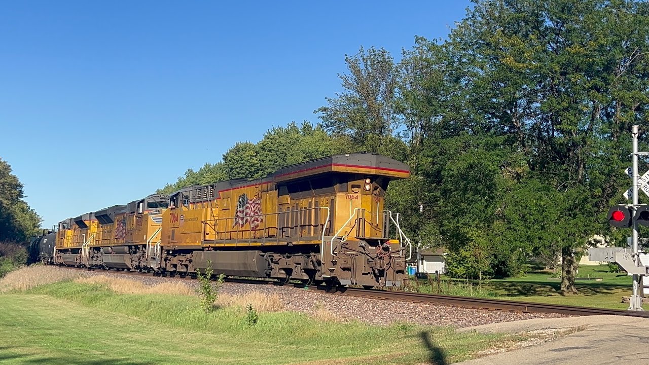 UP 7064 Pulls a Manifest LHF! (9/25/24) - YouTube