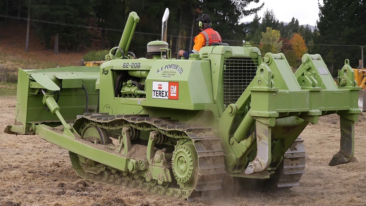 Vintage Detroit Powered Terex 82-20B Bulldozer at Wheels at Wanaka 2023 ...
