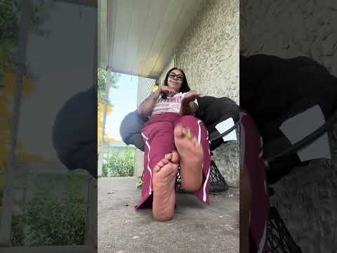 Ebony scrunched soles JOI 🔥