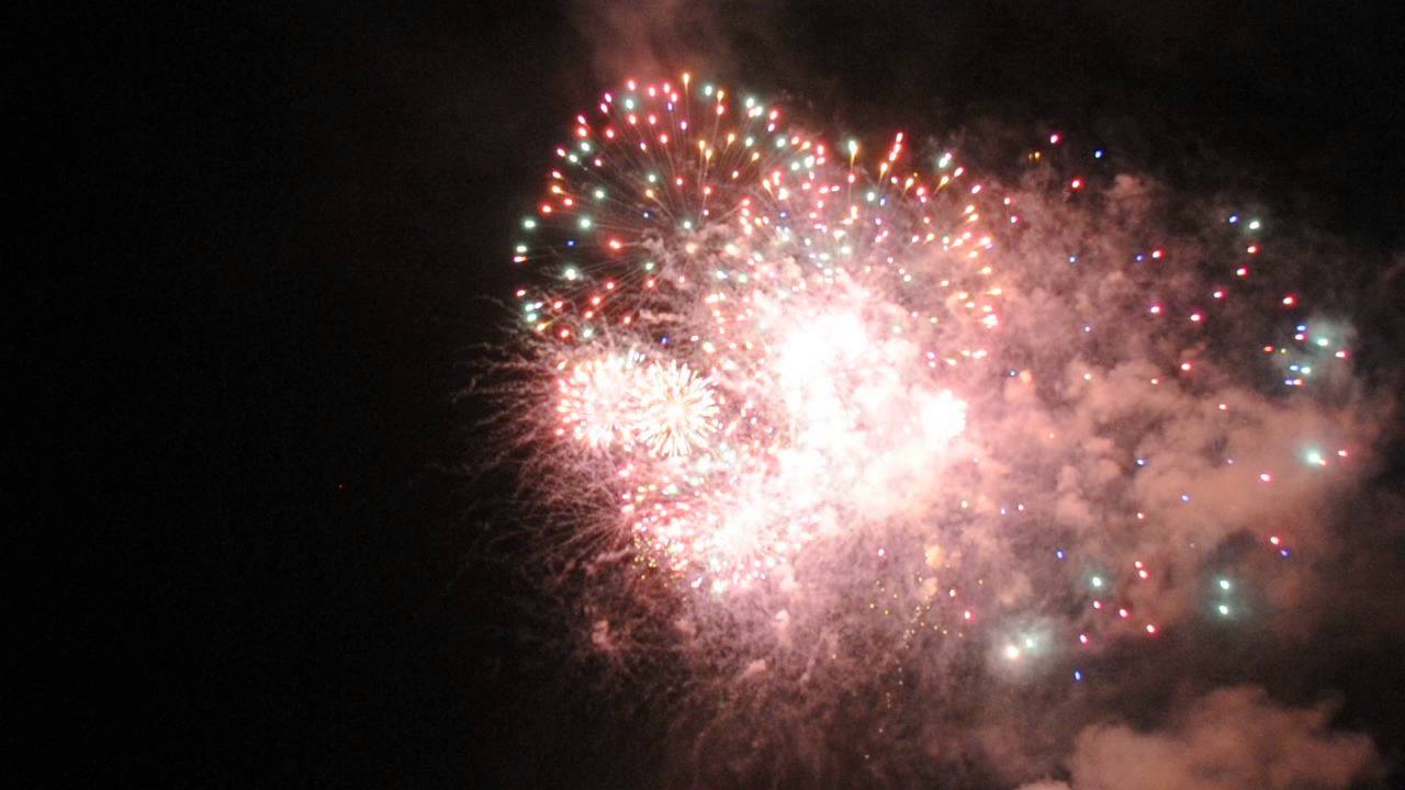 July 4th 2014 Mt. Shasta Fireworks 3 - YouTube