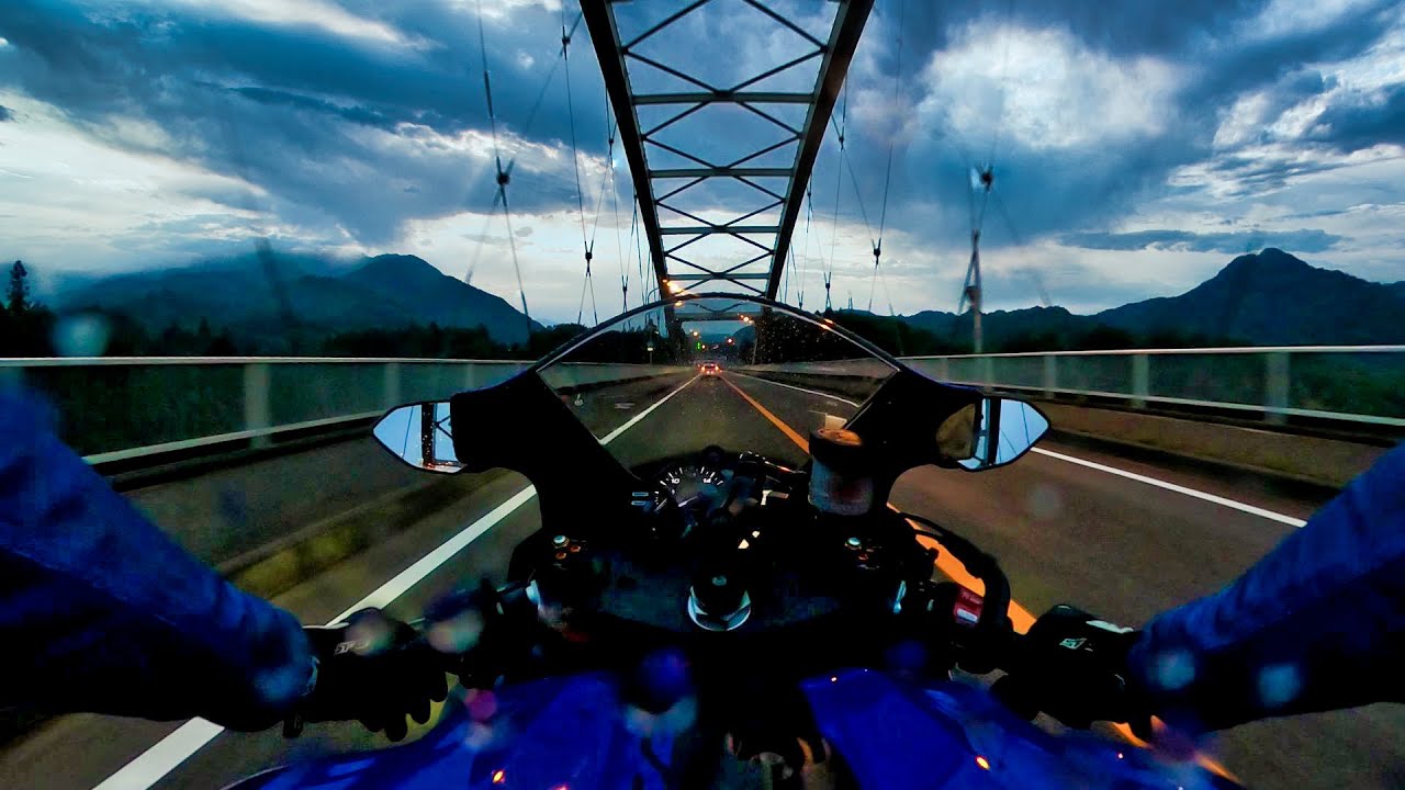 Early morning riding in the rain | yamaha R6 |【AKRAPOVIC】 - YouTube