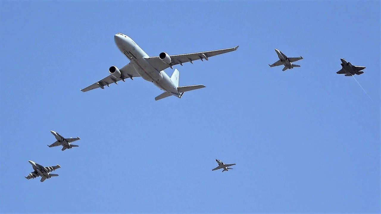 Avalon Airshow 2019 -Trade day one action - YouTube