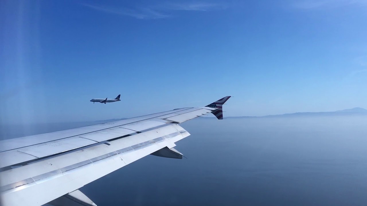 Parallel planes landing at SFO - Airbus A320 and Embraer 175 - YouTube