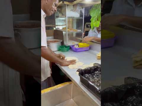 Roti making in Galle Sri Lanka 🇱🇰 #travel #srilanka - YouTube