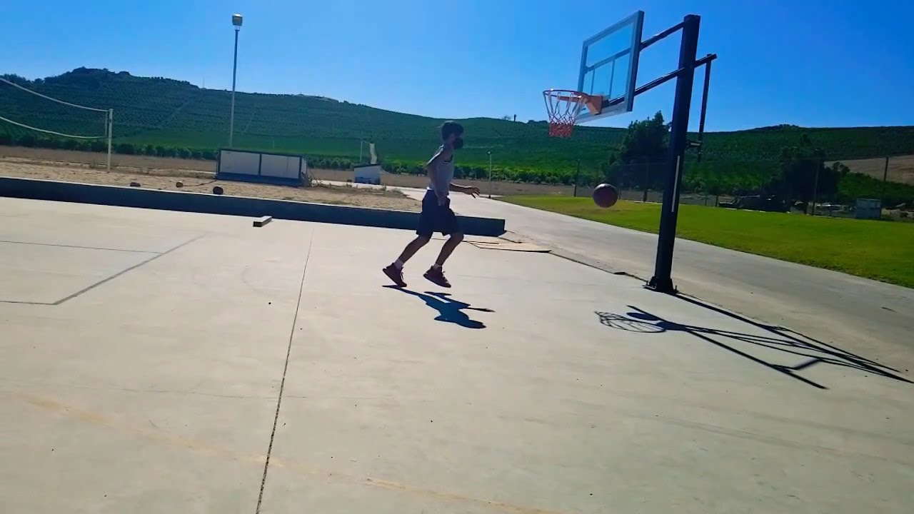 Three point shot in slow motion - YouTube