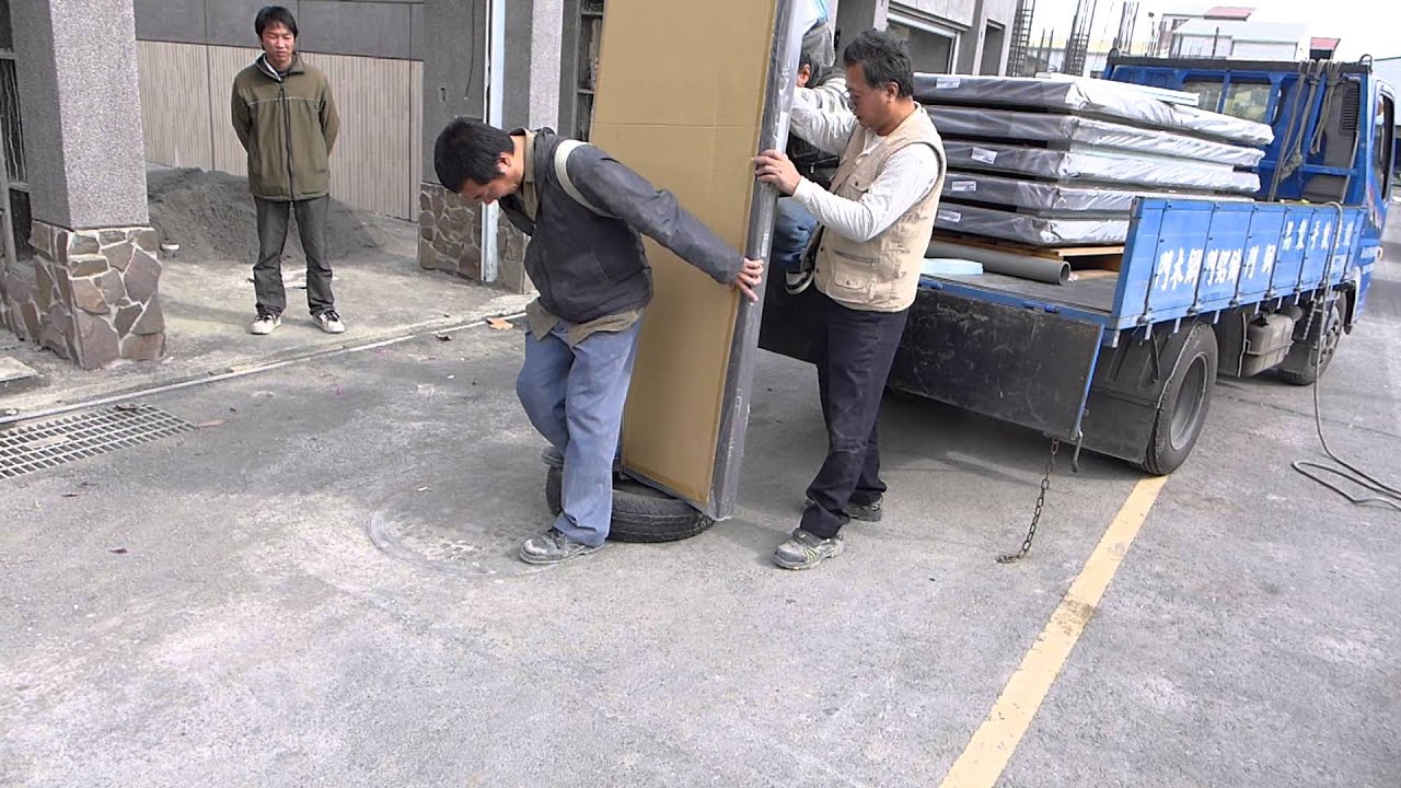 PROLUMIS - unloading & carrying doors - YouTube